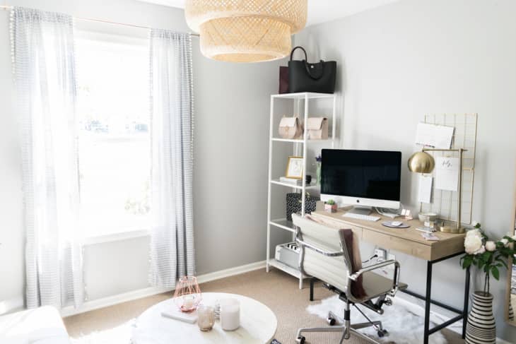 Chic and cozy bedroom desk decor ideas for a comfortable workspace