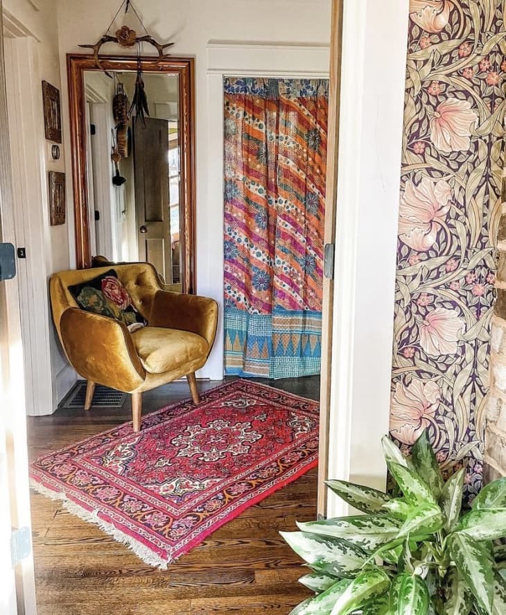 22 Door Alternatives That Will Make Your Space Feel Larger | Apartment ...