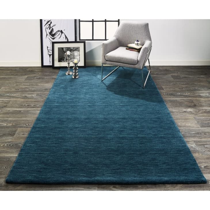 Here's Why You Should Consider Decorating With a Solid Colored Rug ...