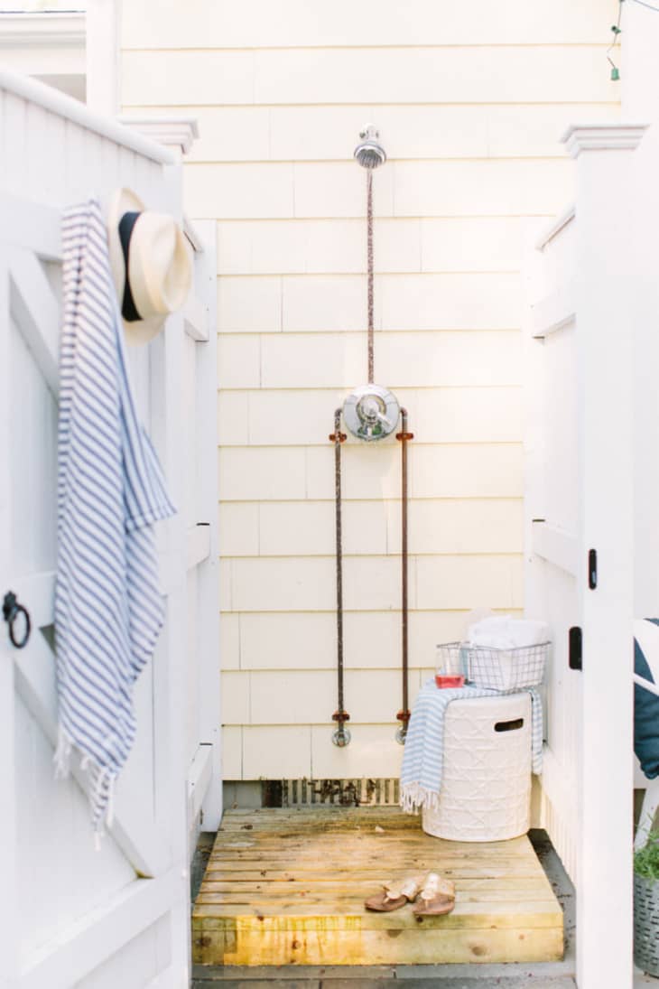 21 Refreshingly Beautiful Outdoor Showers I Bet You’d Love to Step Into ...