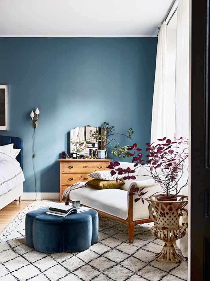 What Is a Fainting Couch? A History of This Victorian Style | Apartment ...