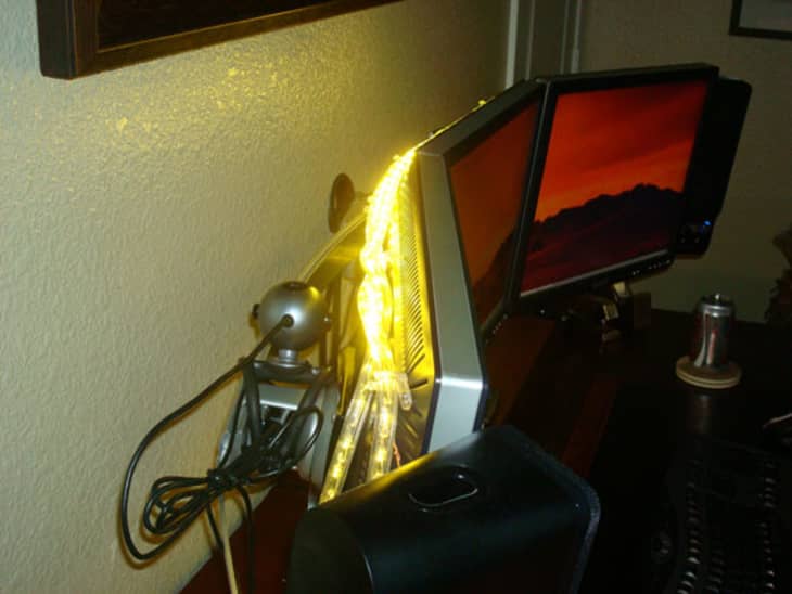 Andrew’s Ingenious Floating Monitor Home Office | Apartment Therapy