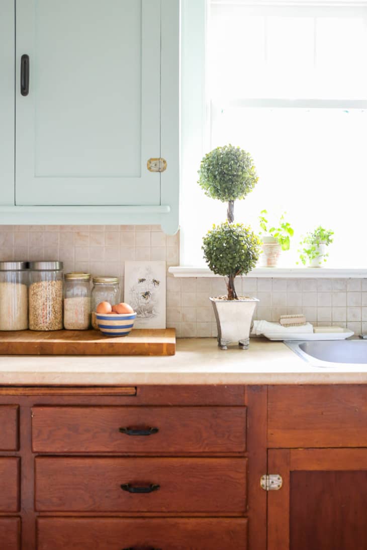 A Bright and Cheery Farmhouse Kitchen Update For Under $20 | Apartment ...