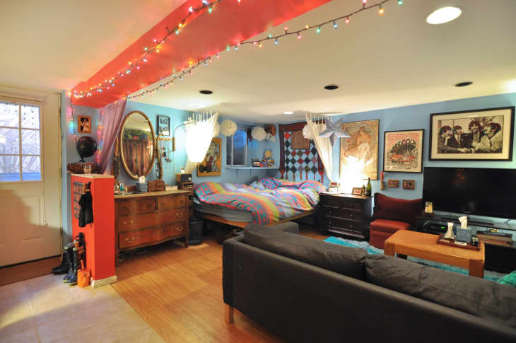 How to Separate Living and Sleeping Spaces in a Studio Apartment ...