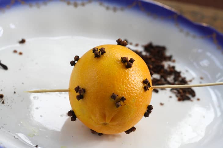 Easy-to-Make Orange & Clove Pomander Balls for Christmas | Apartment ...