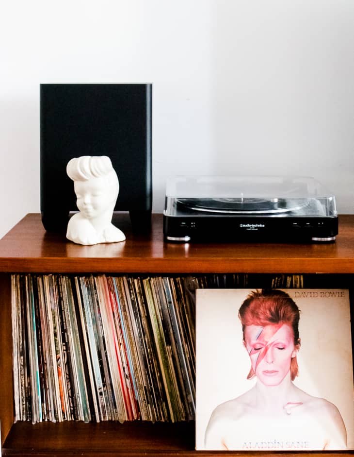 Eclectic Travelers Share Their Life and Apartment in Chicago ...