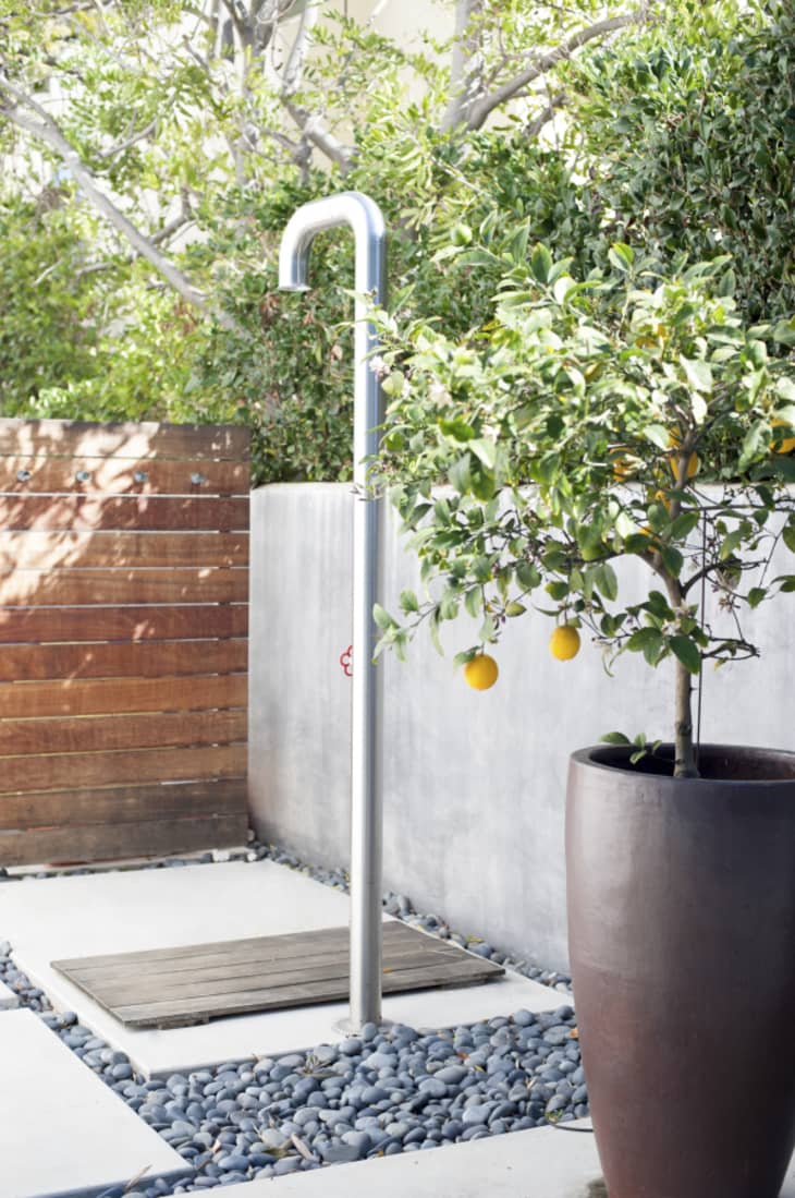 21 Refreshingly Beautiful Outdoor Showers I Bet You’d Love to Step Into ...