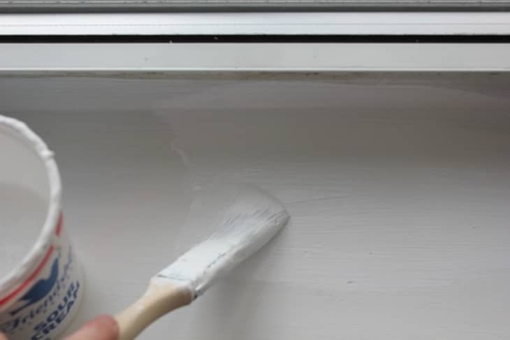 How to Remove Paint from Windowsills and Repaint in 9 Steps | Apartment ...