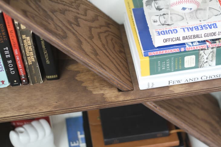How To Customize Bookshelves With Diagonal Shelf Inserts: Tutorial ...