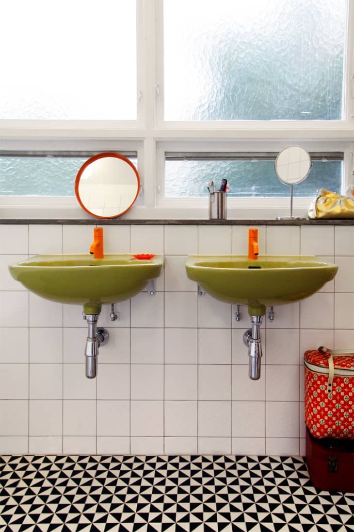 Retro Bathroom Refresh: Why Older Bathroom Suites are Still Sweet ...