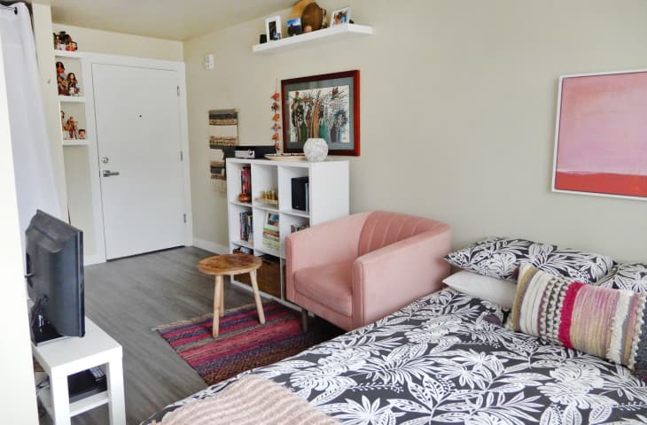 Minimal Micro Studio Decor Inspiration in Seattle | Apartment Therapy