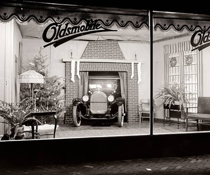 100+ Years of Vintage Retail Window Displays | Apartment Therapy