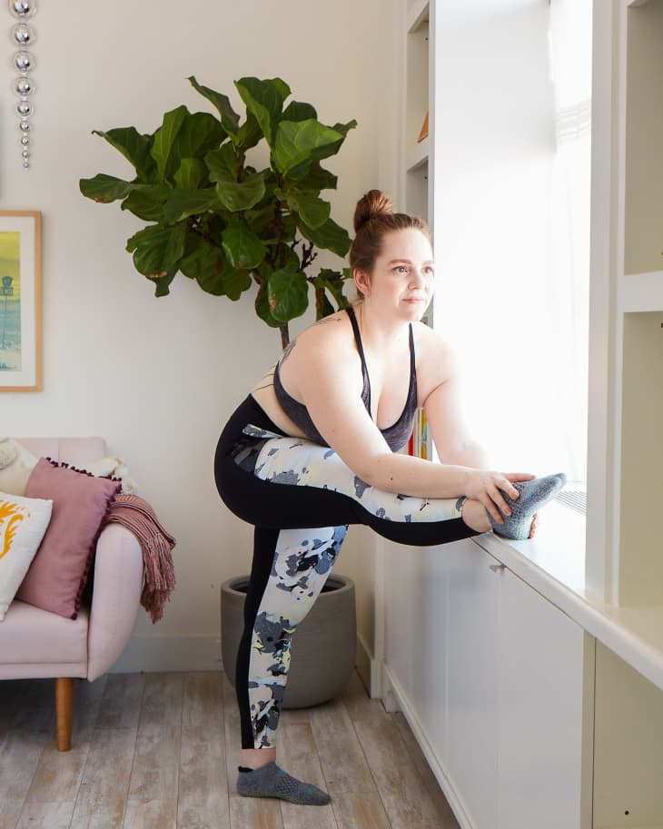 An Easy 5-Minute Daily Stretching Routine | Apartment Therapy