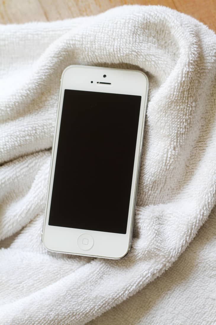 How To Dry Out (and Hopefully Save) Wet Phones and Tablets | Apartment ...