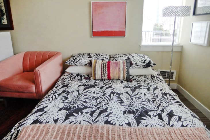 Minimal Micro Studio Decor Inspiration in Seattle | Apartment Therapy