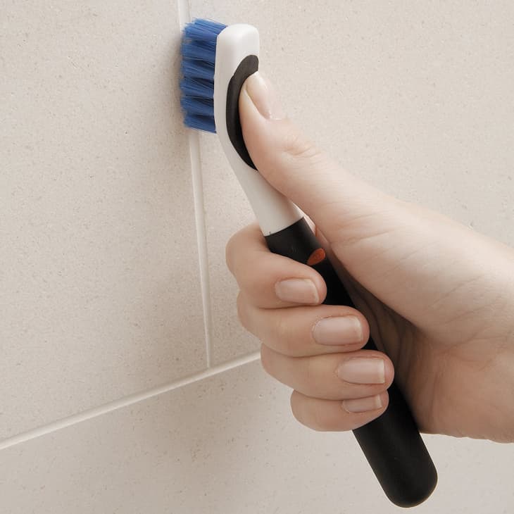 The Essential 5-Piece Shower and Tub Cleaning Kit | Apartment Therapy