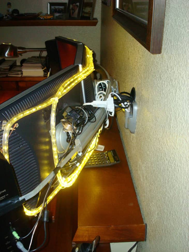 Andrew’s Ingenious Floating Monitor Home Office | Apartment Therapy