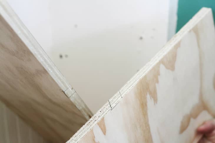 How To Customize Bookshelves With Diagonal Shelf Inserts: Tutorial ...