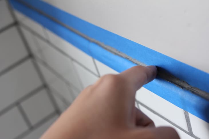 Renovation Project Secret: How To Lay A Perfect Bead of Caulk Quickly ...