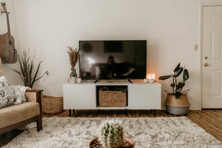 Earthy and Minimal Rental Apartment Tour | Apartment Therapy