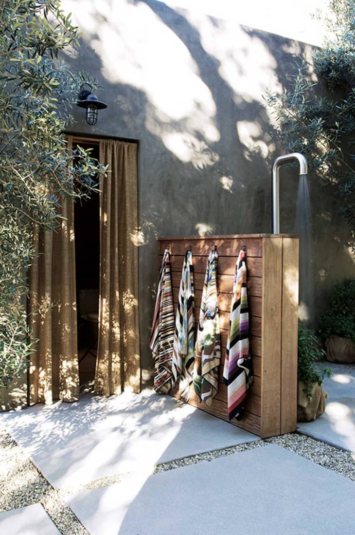 21 Refreshingly Beautiful Outdoor Showers I Bet You’d Love to Step Into ...