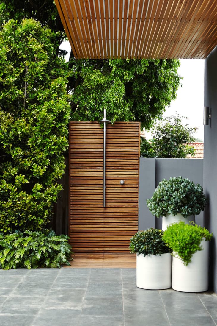 21 Refreshingly Beautiful Outdoor Showers I Bet You’d Love to Step Into ...