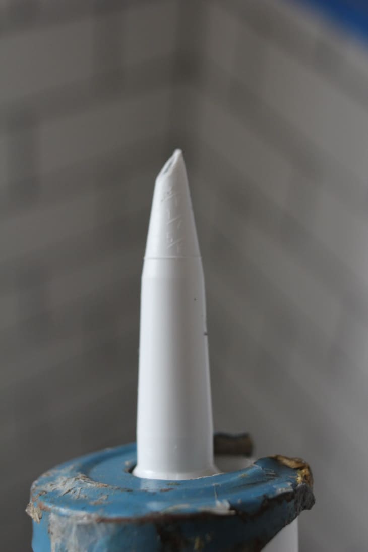 Renovation Project Secret: How To Lay A Perfect Bead of Caulk Quickly ...