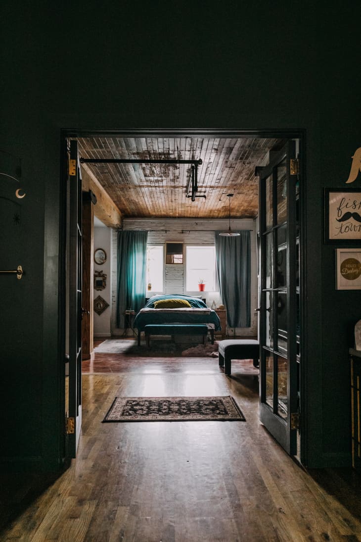 20 Gorgeous Dark Bedrooms Perfect for a Good Night's Sleep | Apartment ...