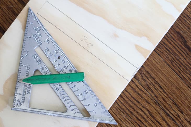 How To Customize Bookshelves With Diagonal Shelf Inserts: Tutorial ...