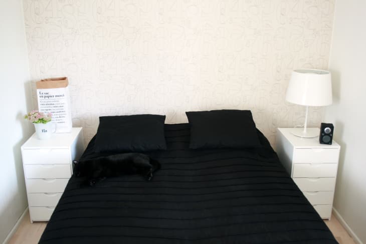 24 Gorgeous Dark Bedrooms That Are Perfect for a Good Night's Sleep ...