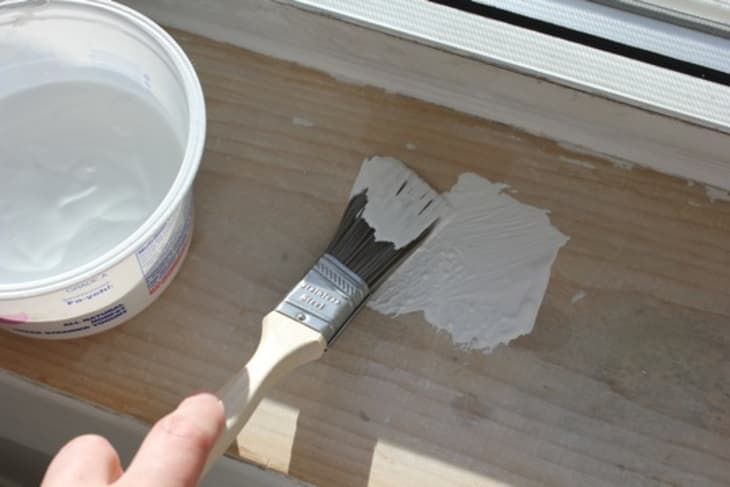 How to Remove Paint from Windowsills and Repaint in 9 Steps | Apartment ...