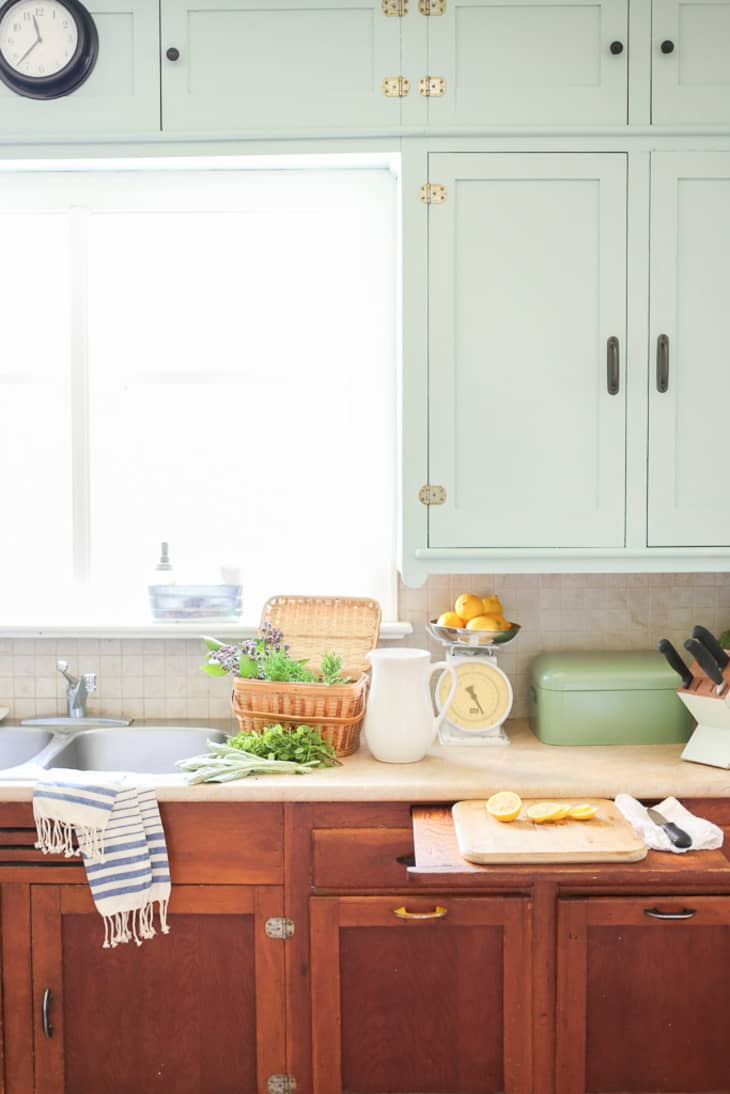A Bright and Cheery Farmhouse Kitchen Update For Under $20 | Apartment ...