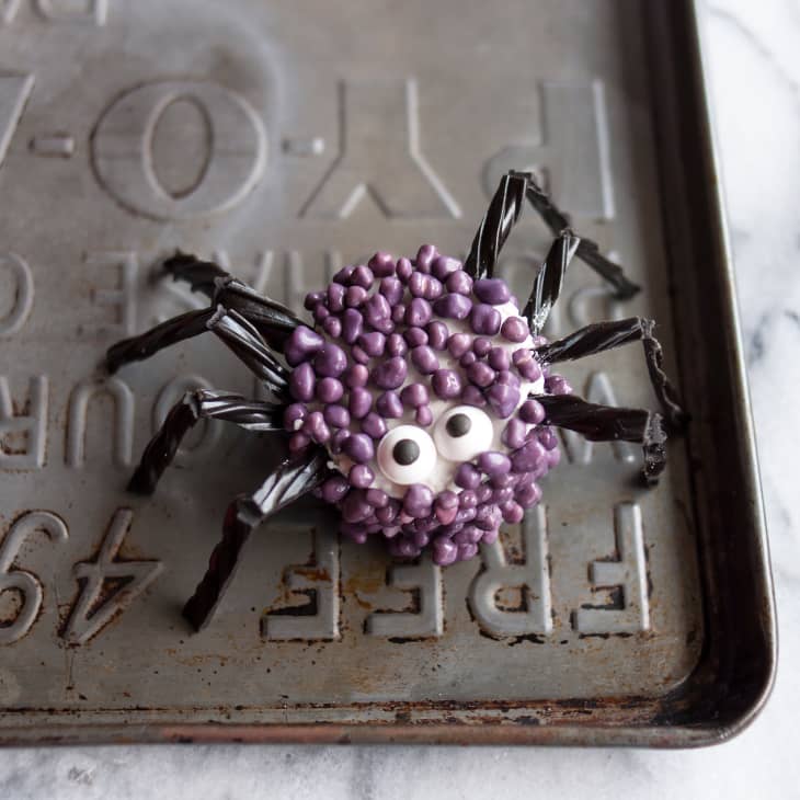 Candy-Coated Marshmallow Spiders | The Kitchn