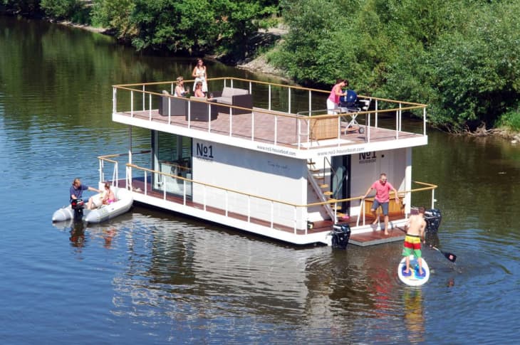 The Tiny Houseboat That Makes Me Want to Escape Manhattan | Apartment ...