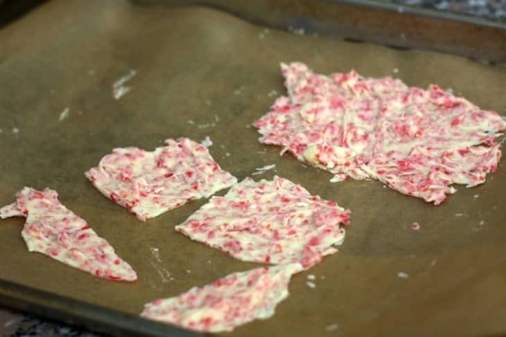 Explosive Recipe! Strawberry Ice Cream with White Chocolate-Covered Pop ...