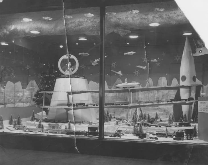 100+ Years of Vintage Retail Window Displays | Apartment Therapy