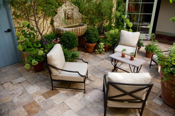 Budget Garden Inspiration: 5 Modest and Lovely Courtyards | Apartment ...
