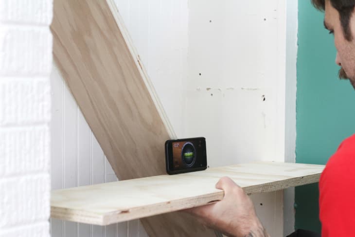 How To Customize Bookshelves With Diagonal Shelf Inserts: Tutorial ...