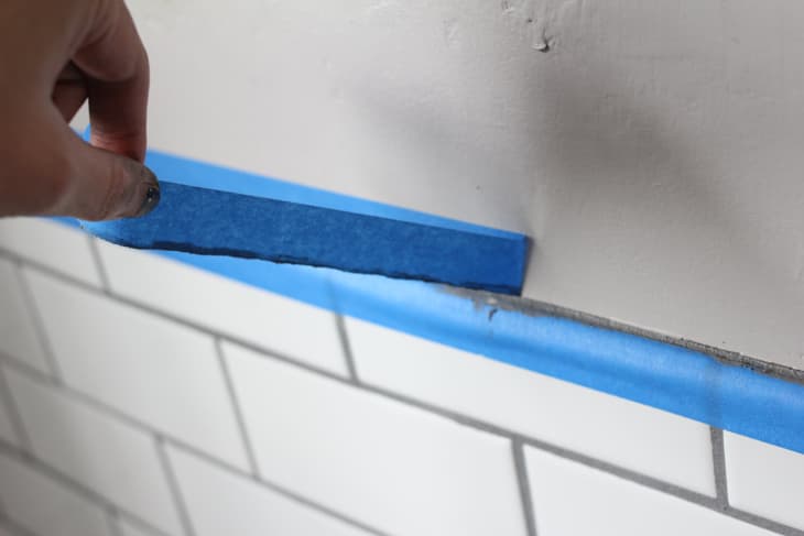 Renovation Project Secret: How To Lay A Perfect Bead of Caulk Quickly ...
