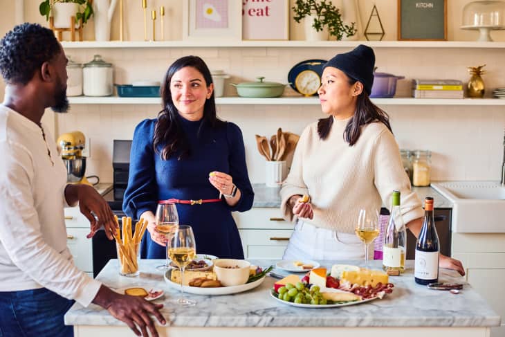 How to Clean for Party Guests When You Have a Messy Home | Apartment ...