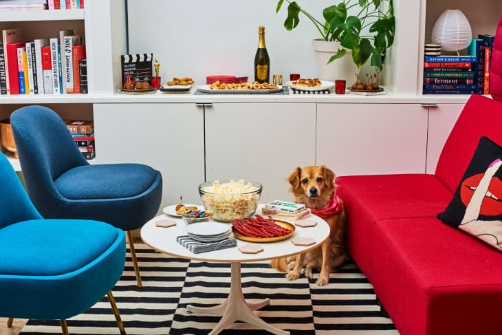 “Diagonal Dining” Might Be the Key to Squeezing In More People at Your ...