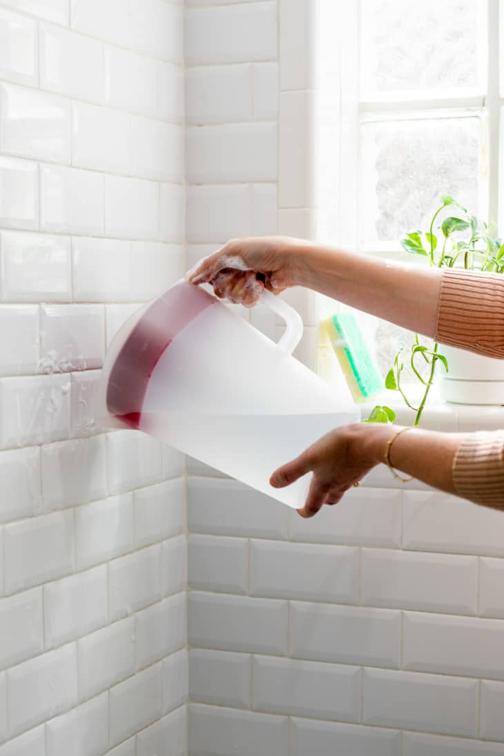 Why a Drink Pitcher is a Bathroom-Cleaning Essential | Apartment Therapy