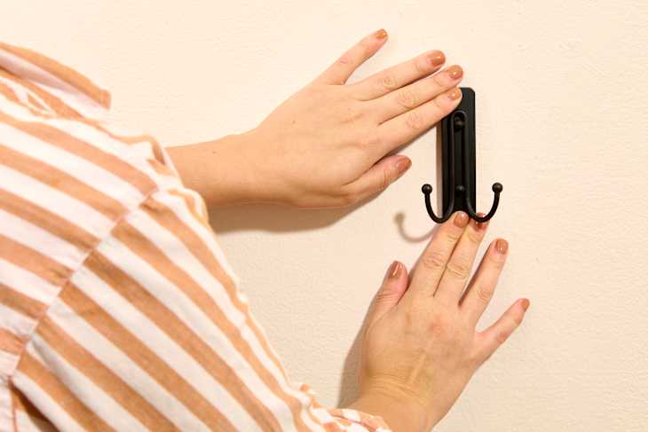 How to Use Command Strips: 6 Mistakes to Avoid | Apartment Therapy
