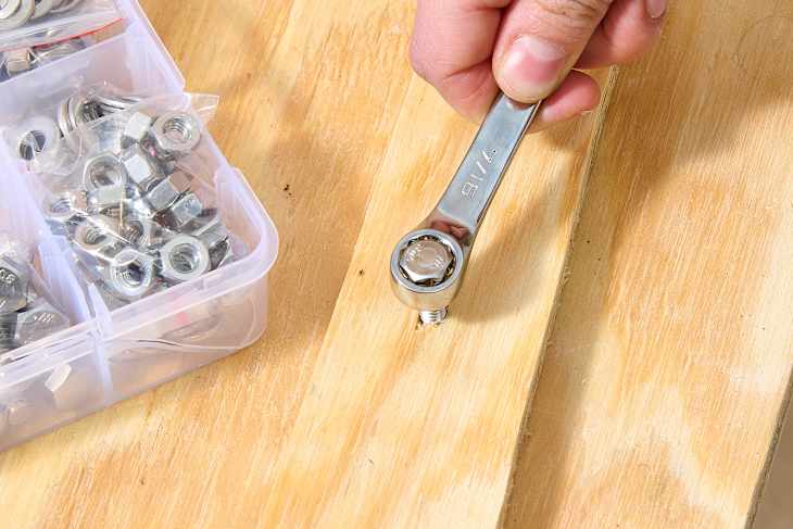 How to Use a Wrench Like a Pro, According to an Expert | Apartment Therapy