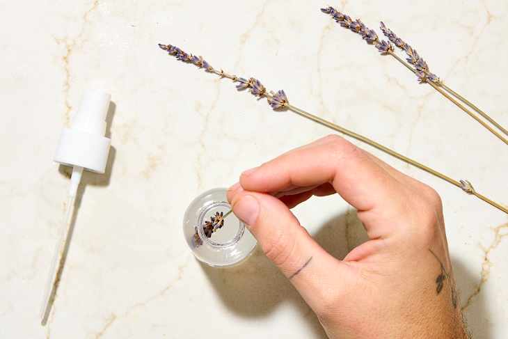 How to Make DIY Room Sprays That Smell Good — with Photos | Apartment ...