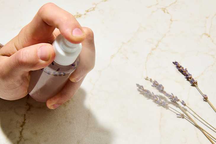 How to Make DIY Room Sprays That Smell Good — with Photos | Apartment ...