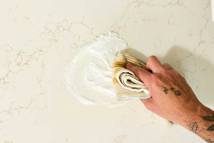 Get Stains Out of Quartz Countertops Fast with These Fixes | Apartment ...