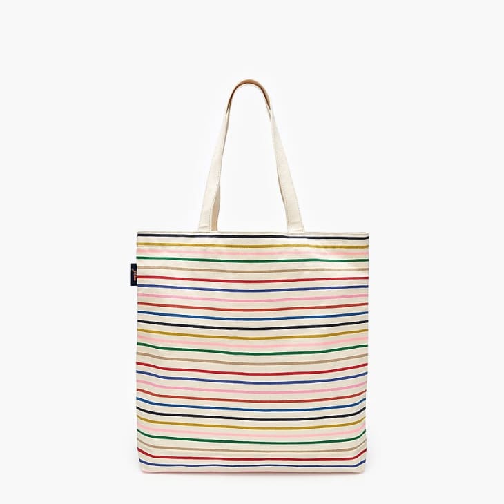 Hack to Make Wrapping Gifts Easier: Use Reusable Tote Bags | Apartment ...