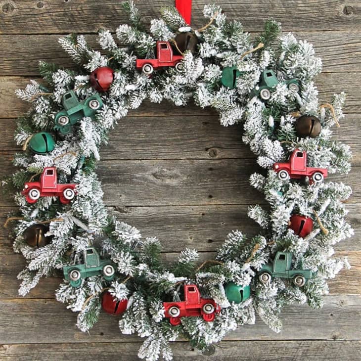 15 DIY Christmas Wreaths - How to Make a Holiday Wreath | Apartment Therapy