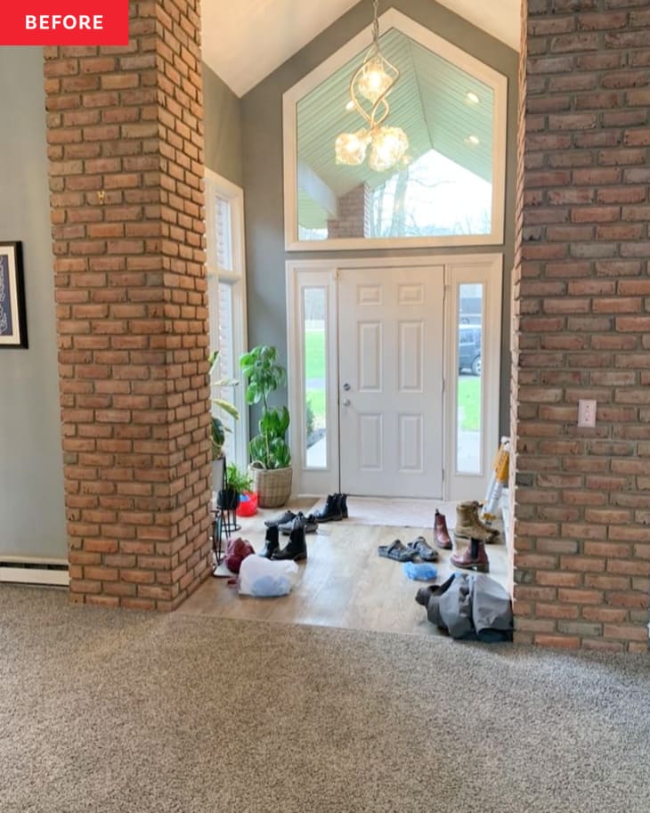 4 Swaps in This Entryway Make It Feel Open and Timeless | Apartment Therapy